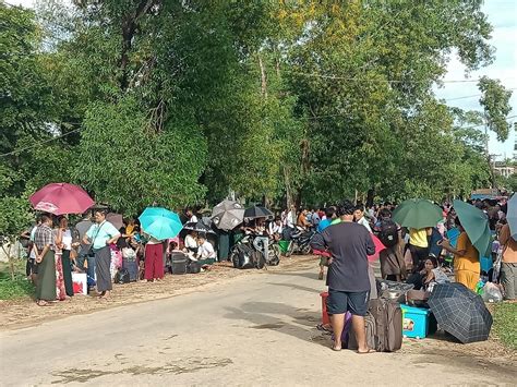 ဘူးသီးတောင်မြို့၌ စစ်တွေအဝေးသင်တက္ကသိုလ်မှ ရောက်ရှိနေသည့် ကျောင်းသား၊ ကျောင်းသူများနှင့်သင်တန်းမ