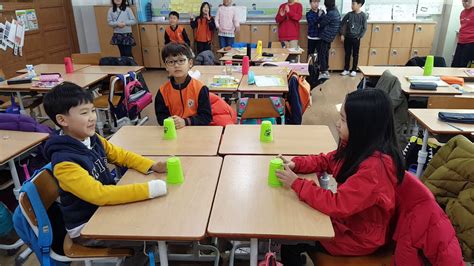 초등 3학년 음악 동아 석문주 3 음악과놀아요 잠자리 가락의 흐름을 컵타로 표현하기 6조 Youtube