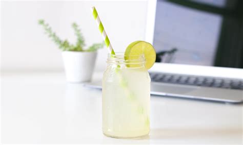 Prepara la mejor limonada con un limón entero