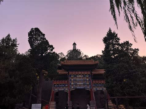 2024琼华岛游玩攻略 琼华岛位于北海公园的正中心 去哪儿攻略
