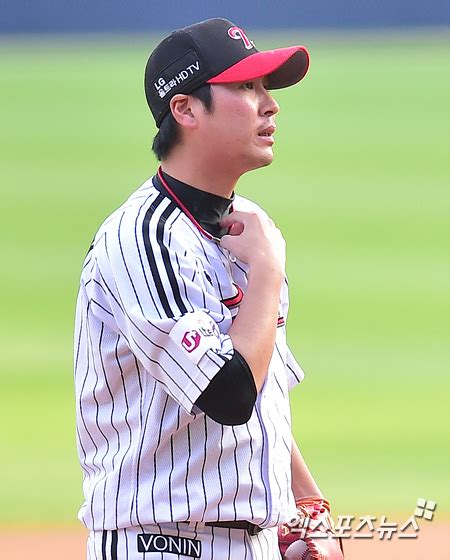 Lg 우규민 2회 못 버티고 강판1⅔이닝 6실점