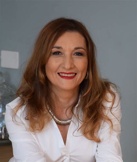 אורה חיניץ כרטיס ביקור דיגיטלי