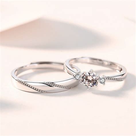 Jeulia Simple Round Cut Three Stone Sterling Silver Adjustable Ring