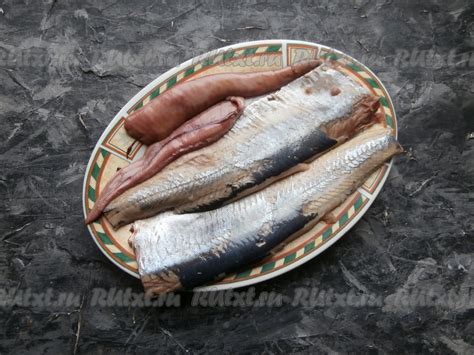 Как вкусно посолить селёдку кусочками с луком в масле в домашних ...