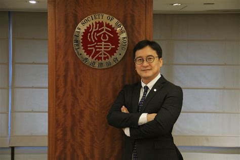 陈泽铭明率团到迪拜出席环太平洋律师协会年会 介绍香港健全法律司法制度 星岛日报