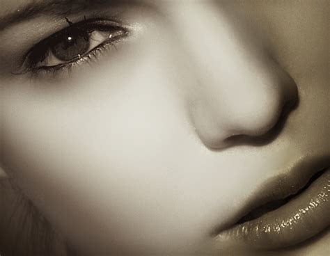 무료 이미지 검정색과 흰색 소녀 여자 화이트 사진술 초상화 모델 검은 귀 단색화 표정 말뿐인 미소