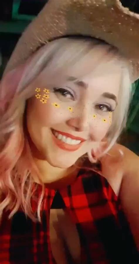 Queria Dar Leitinho Na Língua Dessa Vadia Da Laura Essa Puta Gostosa