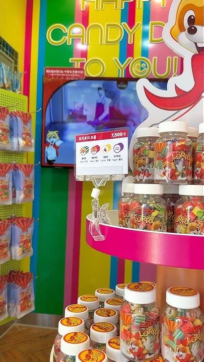 롯데월드에 새로 등장한 신상 간식 로티 사탕🍬 Youtube
