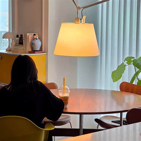 미스달스튜디오 주방꾸미기 홈인테리어 수납함으로도 휴지통으로도 딱 ⠀ 심플하면서도 깔끔해서 보기 좋은 다용도 공중부양템👏 ⠀ 접착식으로 어디든 편리하고 깔끔하게