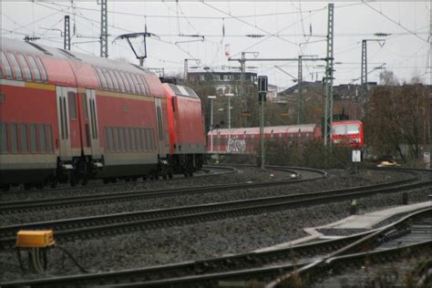 Unbekannte er überholt mit dem RE RE NORDRHEIN WESTFAHLEN EXPRESS von Aachen nach