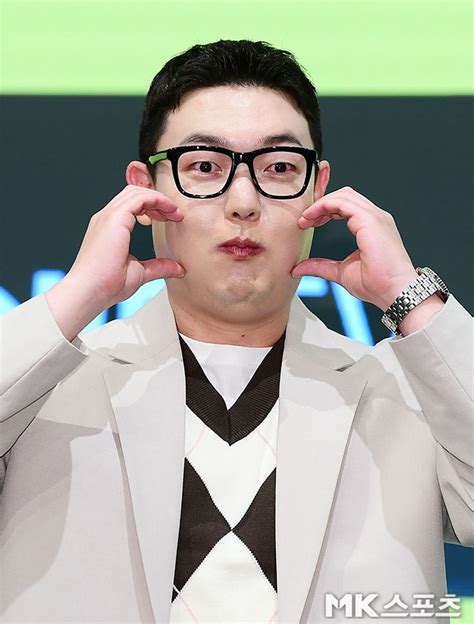 김민호 ‘귀여운 볼하트 Mk포토