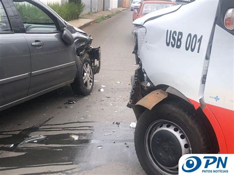 A Caminho De Acidente Ambulância Do Samu Bate Em Carro E Moto