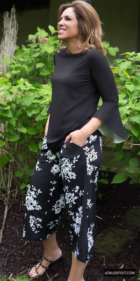 Susan Graver Feet Aznudefeet