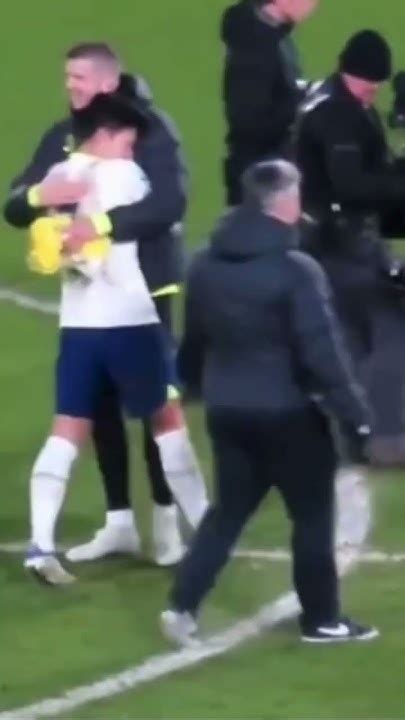 포스터와 손흥민 포옹 Youtube