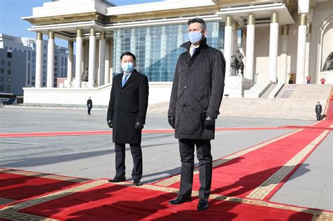 Itoim Францын Элчин сайд Агаарын дүүжин тээвэр барих чиглэлийг өөрчлөх нь цаг үрсэн хэрэг