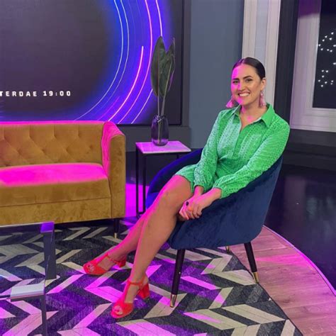Vyf Vinnige Vrae Vrydag Met Aktrise Mandri Sutherland Rooi Rose