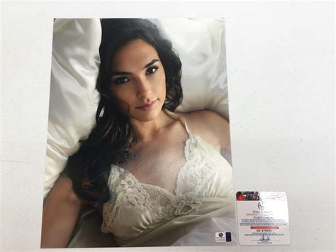 Gal Gadot Signed 11x14 Sexy In Bed In Lingerie Wonder Woman Autograph Global Coa 1999104060