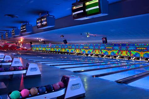 Two Handed Bowling Tutorial Plus The Best Bowling Ball For Two Handers