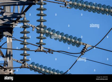 How Do Insulators Work On Power Lines At Leo Bunker Blog