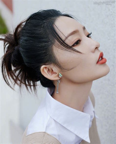 李沁雪白的玉腿美足穿坡跟凉鞋（55） 图片 名腿网