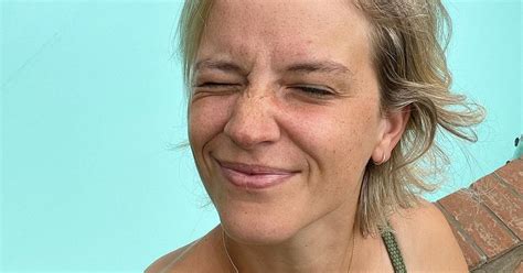 Lynn Van Royen Amuseert Zich In Bikini In Zwembad Topfoto Zita