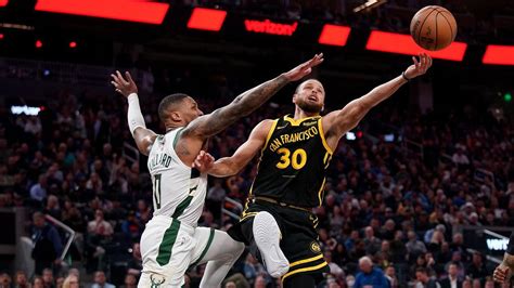 Stephen Curry Snuck Into Bucks Postgame Huddle Damian Lillard