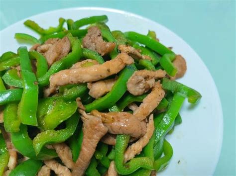 【青椒炒肉丝的做法步骤图，青椒炒肉丝怎么做好吃】蓝色dance下厨房