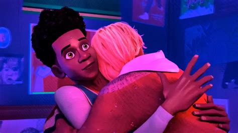 «Человек паук 3 За пределами вселенных начнут ли встречаться Майлз Моралес и Гвен Стейси