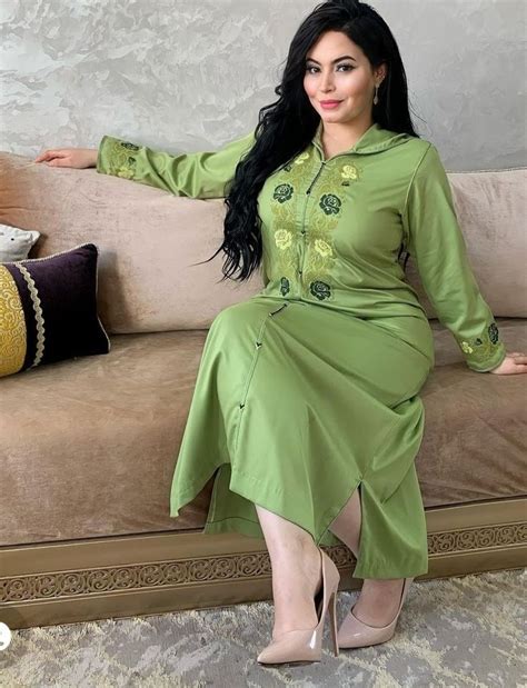 Pin By Broderie Sands On Catalogue Broderie Sands Arabian Beauty Women Muslim Women Fashion Hot