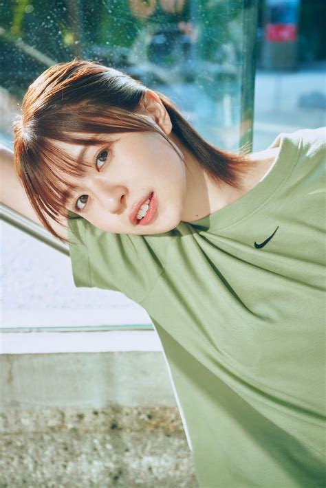 画像10 12 日向坂46松田好花、ランジェリーカット初解禁 ベッドで色白美ボディ披露＜振り向いて＞ モデルプレス