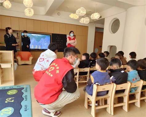 财经学院青年志愿者协会开展让文明之花在幼儿园绽放活动 财经学院