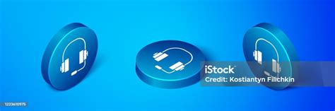 파란색 배경에 격리된 아이소메트릭 헤드폰 아이콘입니다 고객 서비스 핫라인 콜 센터 Faq 유지 보수를 지원합니다 파란색 원 버튼입니다 벡터 일러스트레이션 3차원 형태에 대한