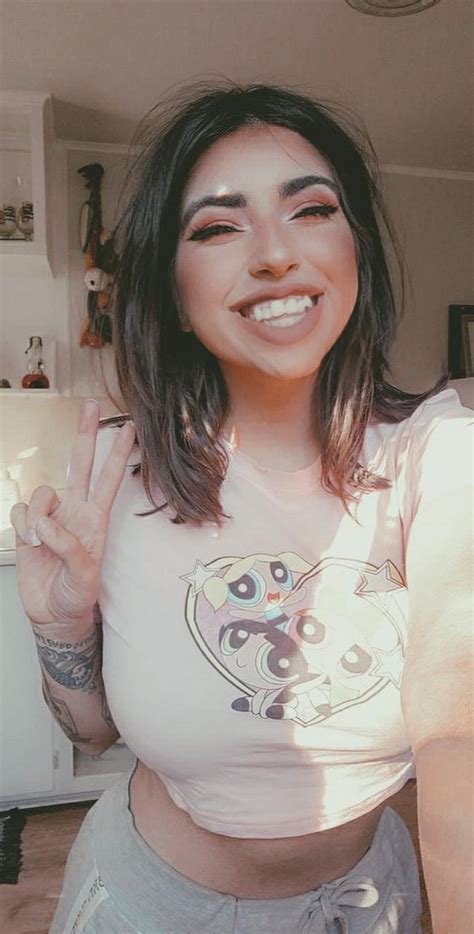 Lazy Daze 😊 25 F Selfie