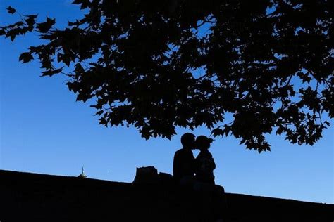 Pda Boundaries Where Do You Draw The Line On Public Affection The New York Times