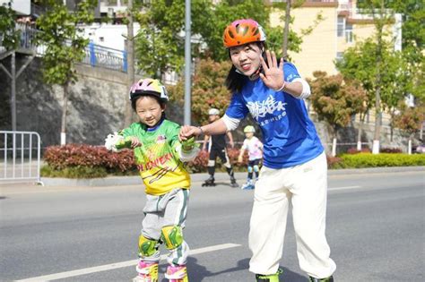 纵享速度与激情 中国陕西轮滑马拉松公开赛在商洛举行 运动 图片 参赛选手