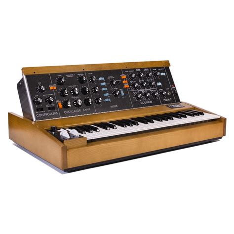 Moog Minimoog Model D Analog Synthesizer Gear4music