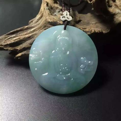 翡翠观音有着哪种寓意？挑选翡翠观音要注意什么？ 翡翠源头翡翠批发中国翡翠网首选【翡翠商城】