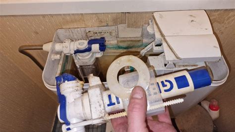 Tutoriel pour une chasse d eau qui coule comment réparer