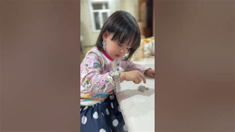 Орет на меня Я говорю не кричи я тебе не подруга Она говорит Ты ПОДЛУЗКА 😃 подружки дочка