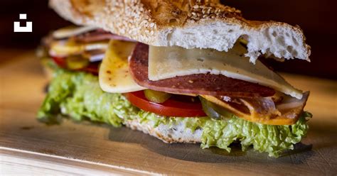 햄과 치즈 샌드위치 사진 Unsplash의 무료 음식 이미지