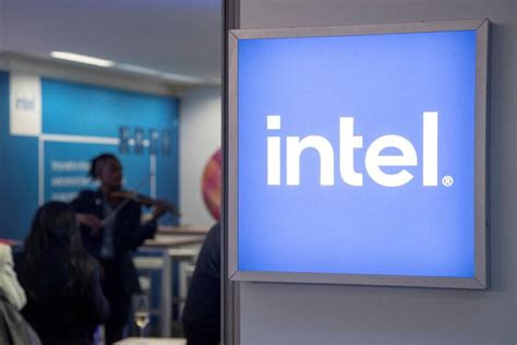 Intel Slashes Employee Exec Pay Amid Pc Market Downturn The Epoch Times