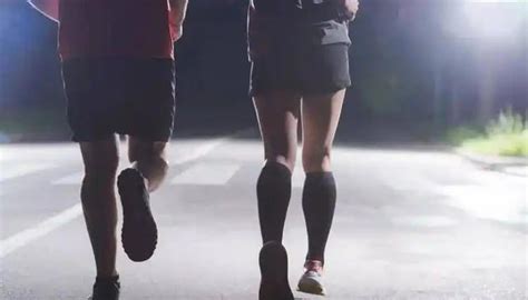 经常夜跑到底好不好？医生提醒：过了70岁以后，锻炼时要注意这3点