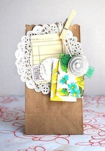 クリップでかわいくデコレートしたペーパーレースを留めて。 あっと驚かれるプチデコですね。 Creative T Wrapping