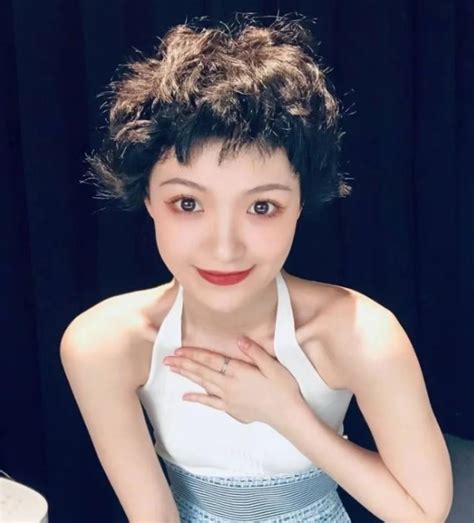 女生帅气超短发造型 跟着剪又酷又飒女士短发 美发站