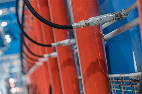 나무에서 목재 생산의 현대 기계의 가까운 샷 목공 로그를 가공합니다 나무 보드를 절단하는 제재소 기계 0명에 대한 스톡 사진 및 기타 이미지 Istock