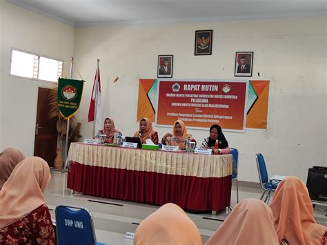 Dharma Wanita Persatuan UNG Gelar Pelatihan Pengolahan Cemilan Milenial
