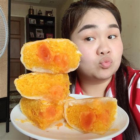 ขนมเปี๊ยะ ไส้ล้น ขนมหวาน