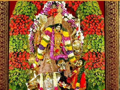 दिल्ली का छतरपुर मंदिर श्रद्धालुओं के आकर्षण का मुख्य केंद्र