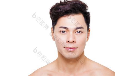 特写的年轻人脸上白色孤立图片 包图网企业站