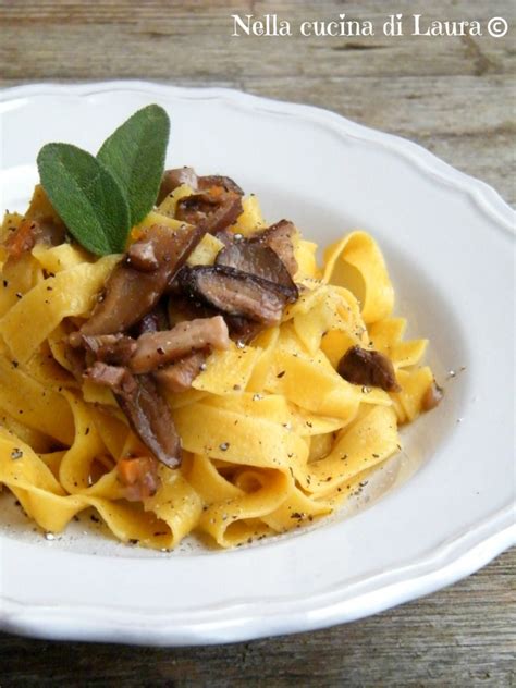 TAGLIATELLE AI FUNGHI PORCINI